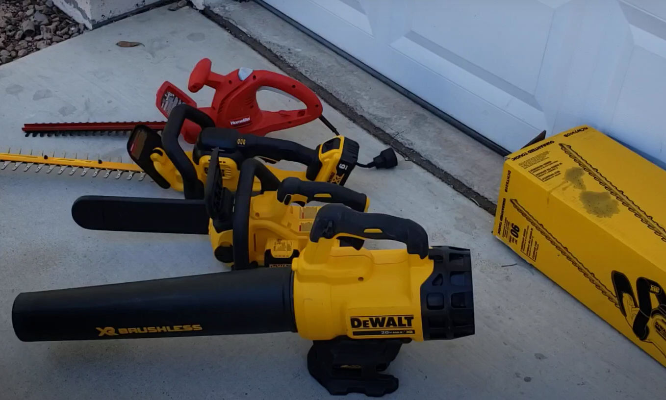 Dewalt DCHT820B Review in September 2023 - PoleSawGuide